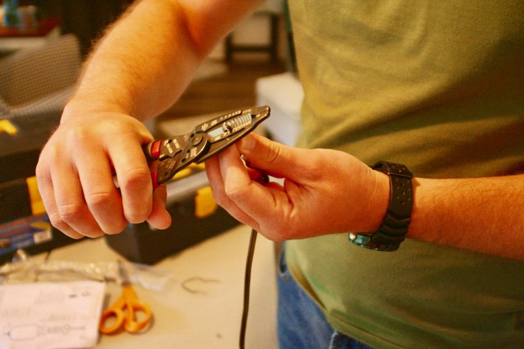 How To Re-Wire A Vintage Lamp - The Antiqued Journey