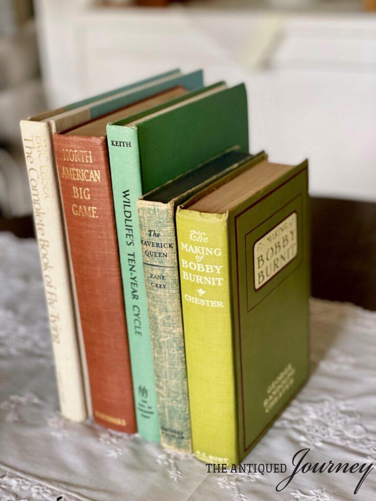 3 Ways To Decorate With Vintage Books - The Antiqued Journey