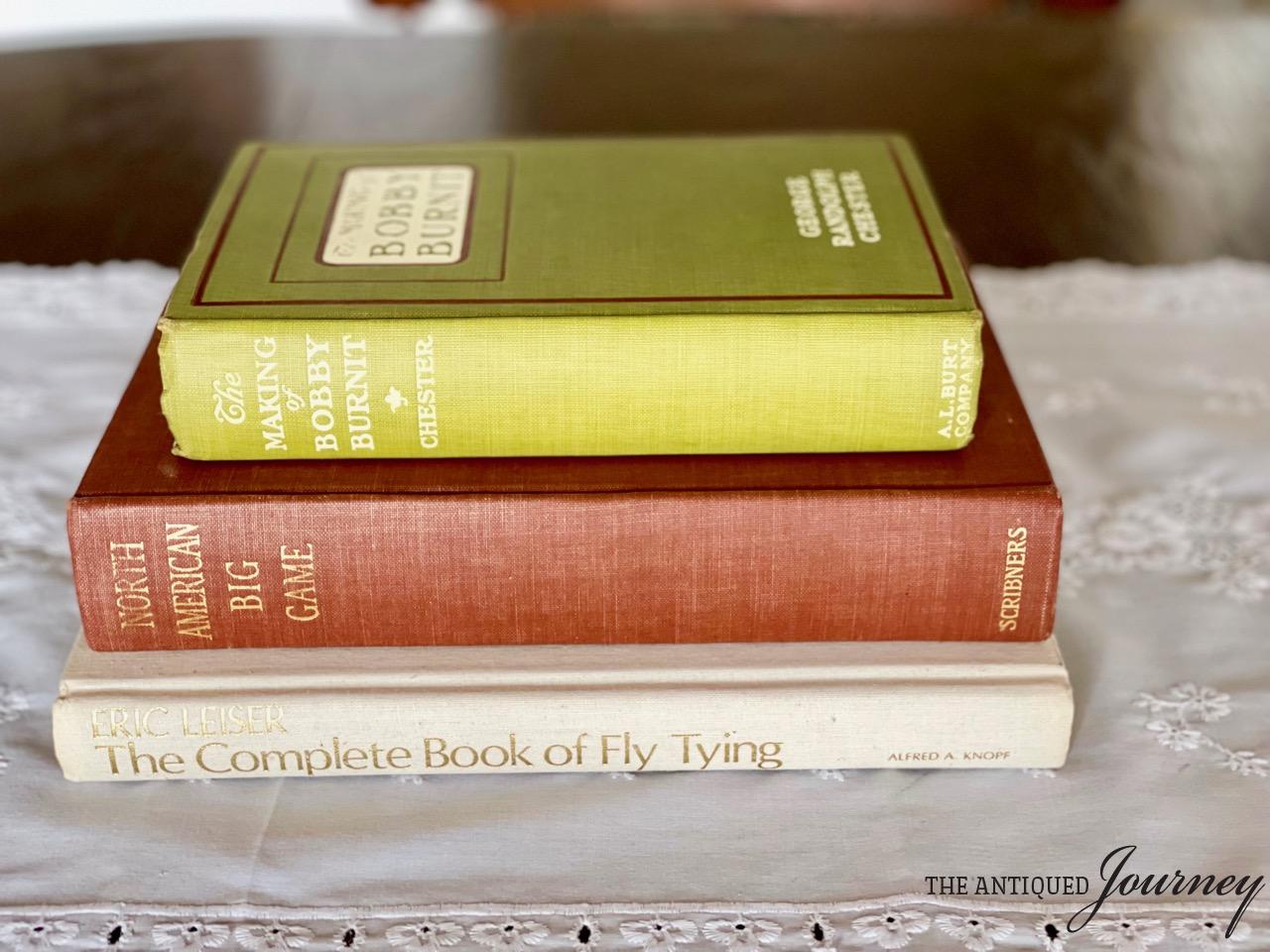 3 Ways To Decorate With Vintage Books - The Antiqued Journey