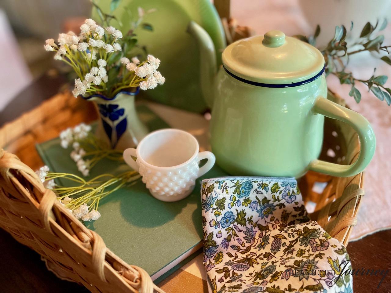 Enamel Everywhere: 7 Stunning Ideas for Decorating with Vintage ...