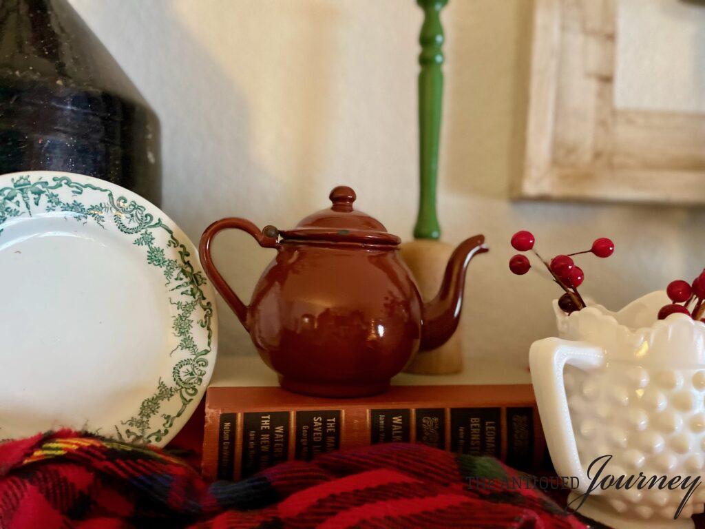 Enamel Everywhere: 7 Stunning Ideas for Decorating with Vintage ...