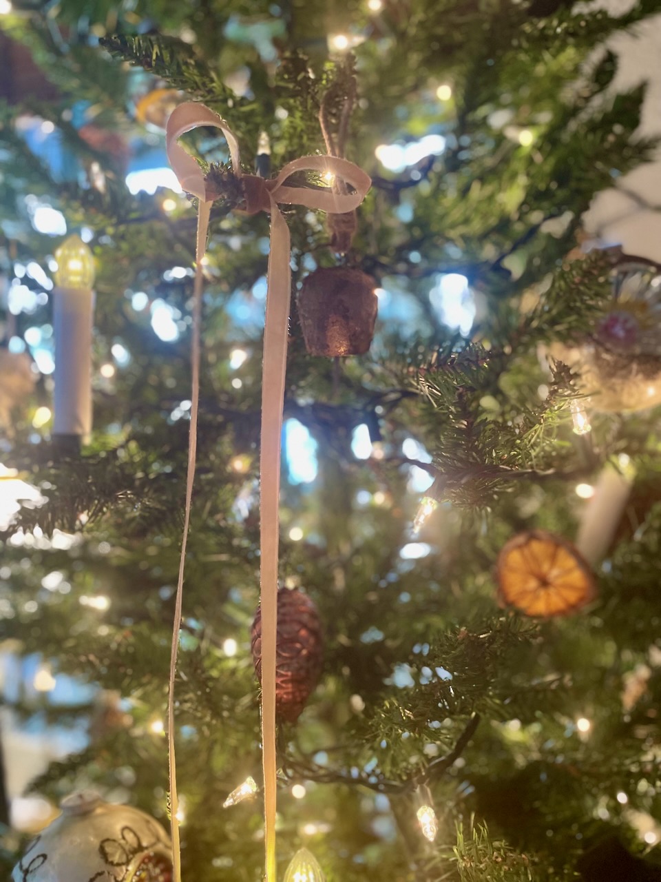 Decorating a Minimalist Christmas Tree on a Budget with Thrifted Finds ...
